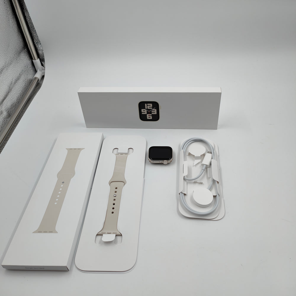 Apple Watch SE (2024) 40mm Starlight Sport Band S/M | smartwatches